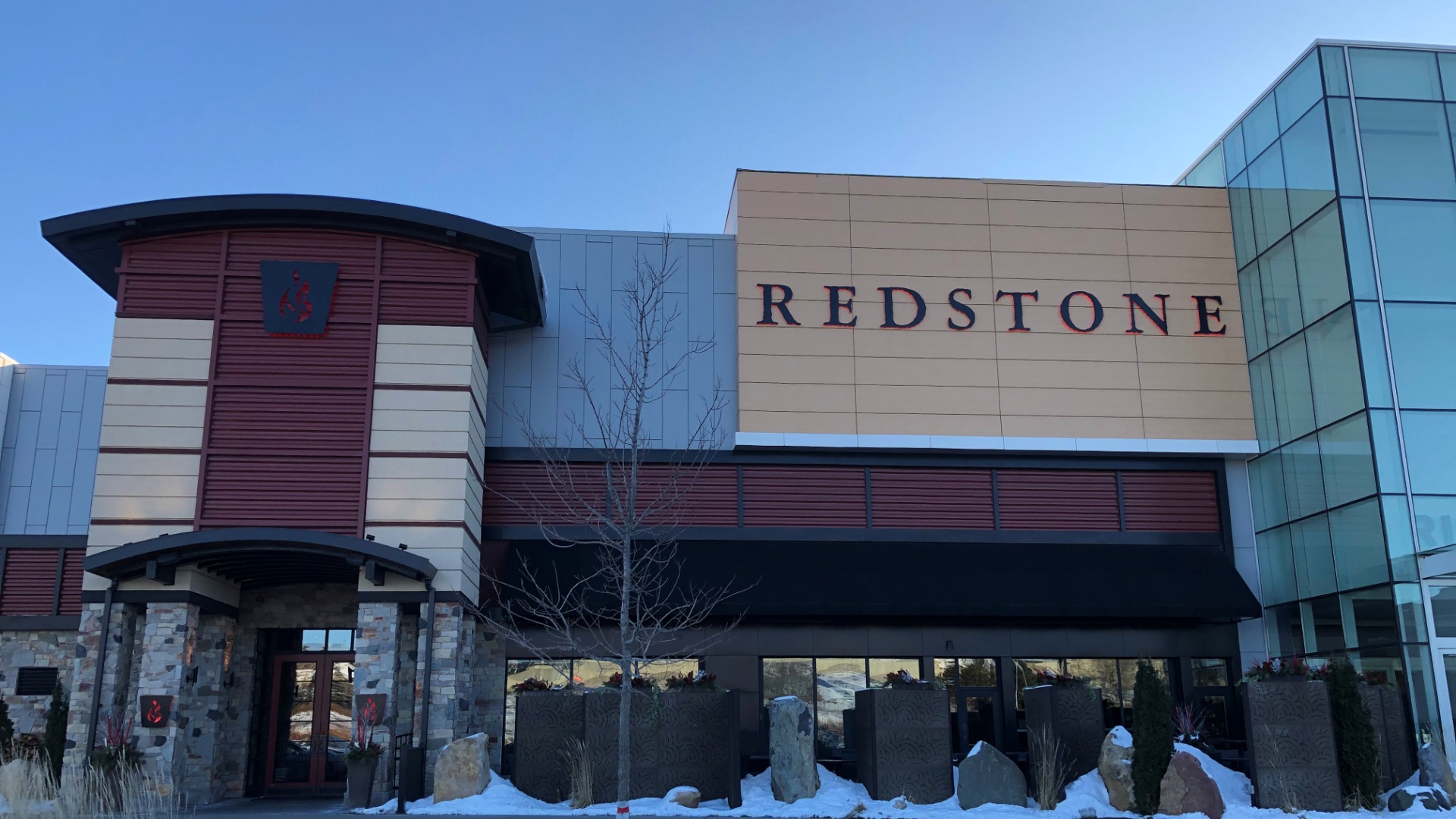 Neighborhood : The Luxe, Apartments at Ridgedale